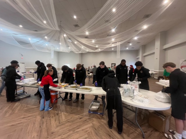 Men's Varsity Basketball Serves Meals on Christmas Eve - Socastee High ...
